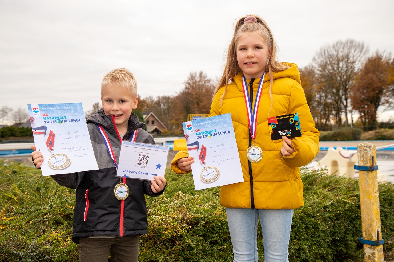 ZO!34 - Eva Vos uit Erica en Joris Boer uit Emmen ontvangen prijs ...