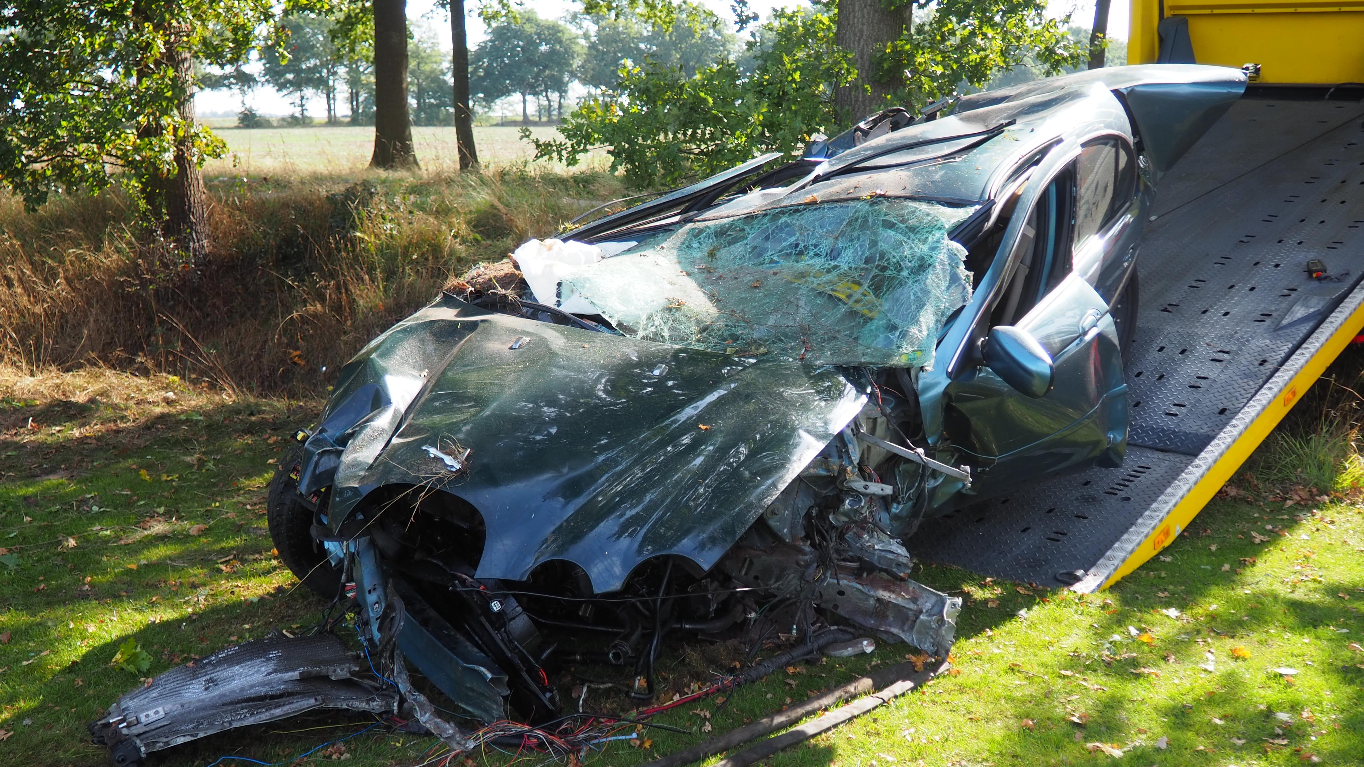 ZO!34 - Auto in de kreukels in Erm: waar is de bestuurder?