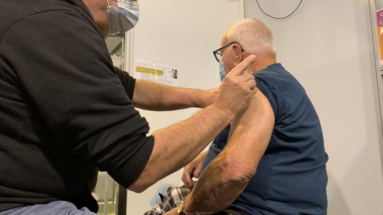 ZO!34 - Vanaf vandaag herhaalprik tegen coronavirus: 'Onnodig', zegt helft volwassenen